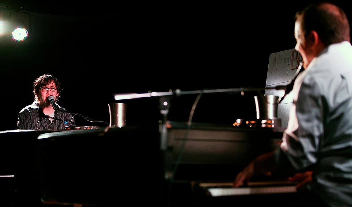 88 Licks Dueling Pianos : Corporate Event Bands - 1-800-689-2263